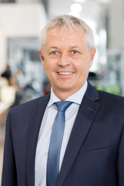 Sie suchen einen bestimmten Mitarbeiter bei Rainer? Hier finden Sie ...